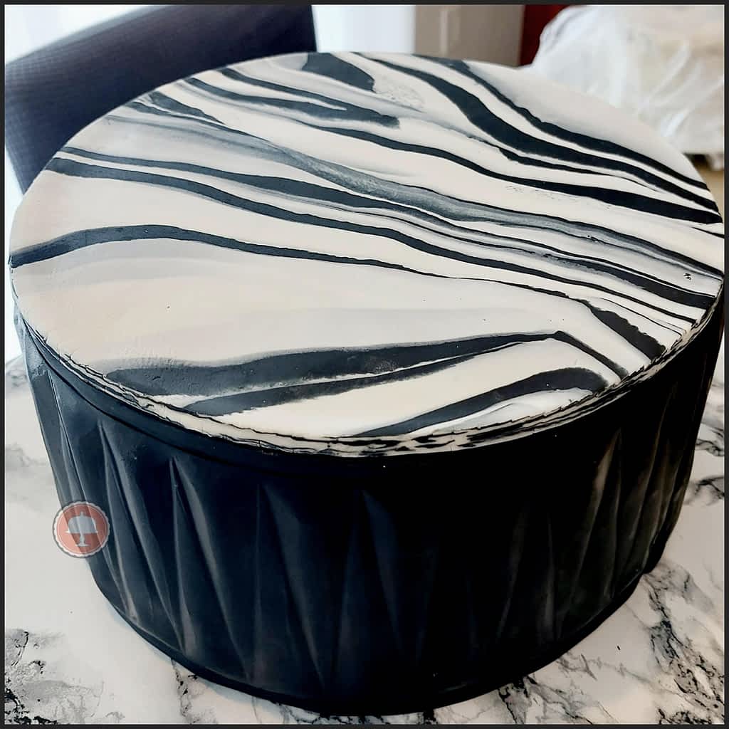 Classic 2022 Graduation Cake Design - CakeLovesMe