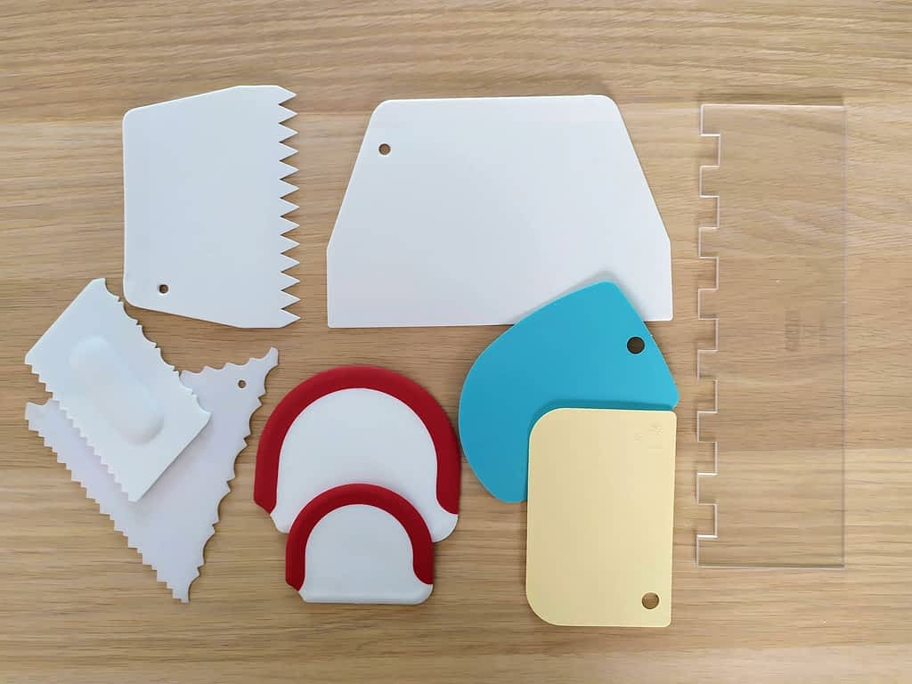 Top 15 Cake Decorating Tools - Essential Must-Haves For Cake Designers ...