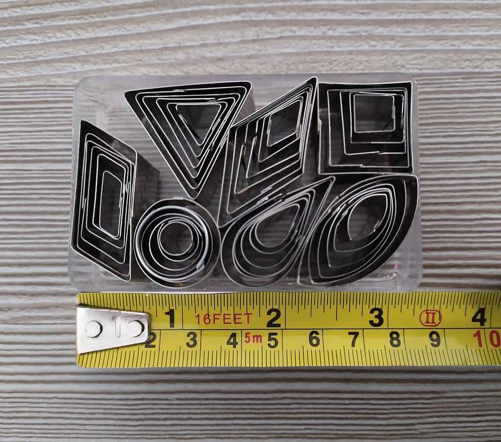 Top 15 Cake Decorating Tools - Essential Must-Haves For Cake Designers ...