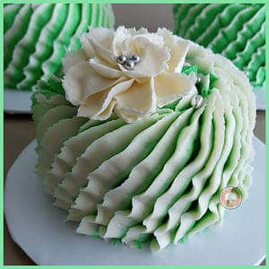 10 Charming Mini Cake Ideas - How To Decorate - CakeLovesMe