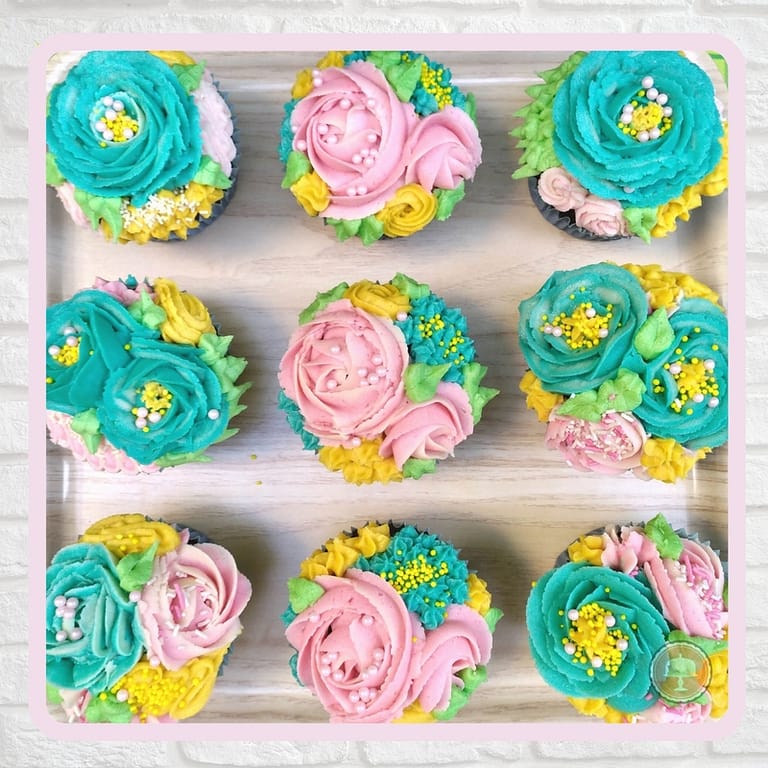 Top 15 Cake Decorating Tools - Essential Must-Haves For Cake Designers ...